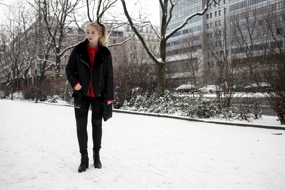 Berlin Streetstyle: Winter-Highlight Roter Pullover